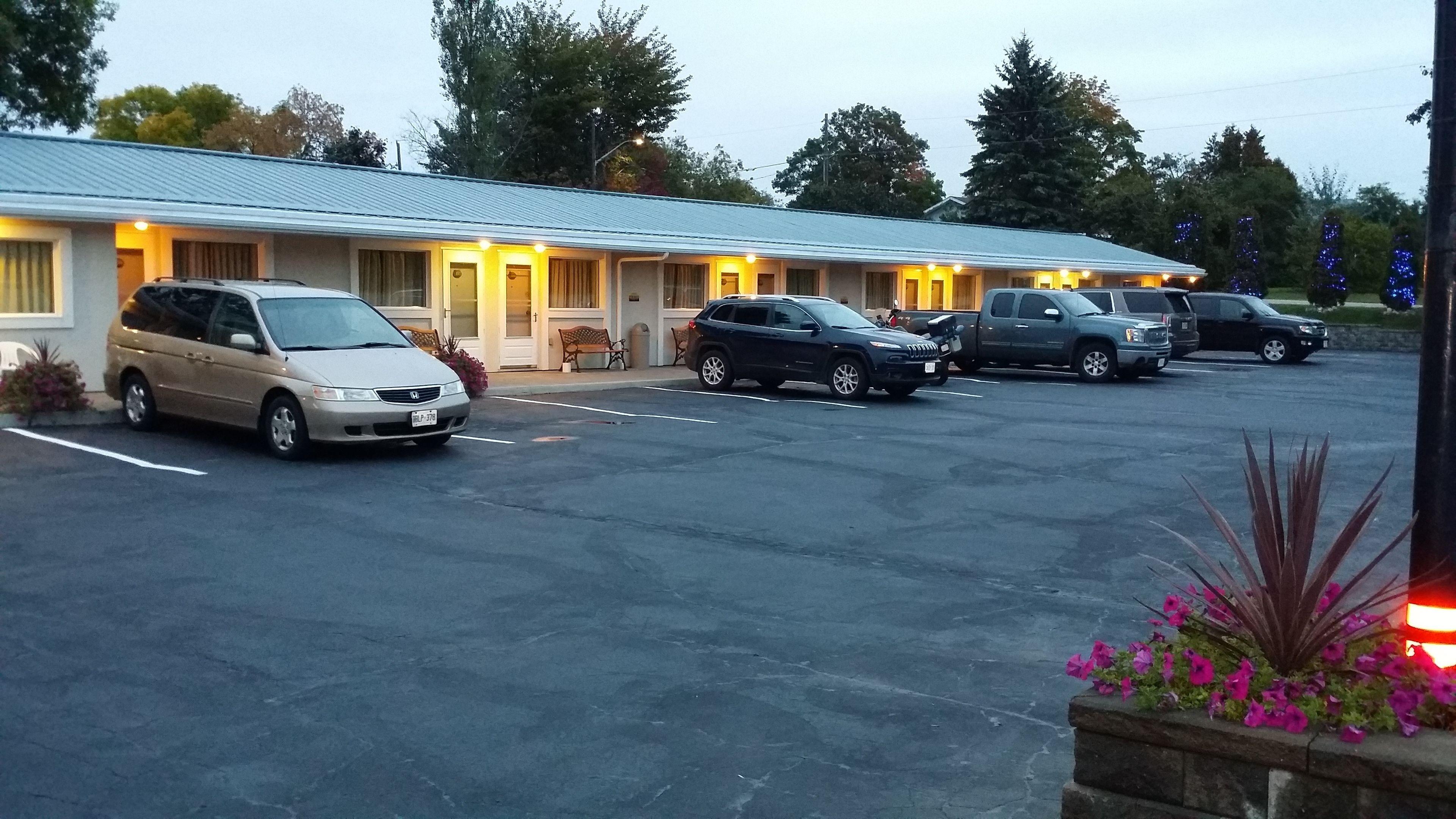 LAKEVIEW INN | ⋆⋆ | BLIND RIVER, CANADA | SEASON DEALS FROM $81